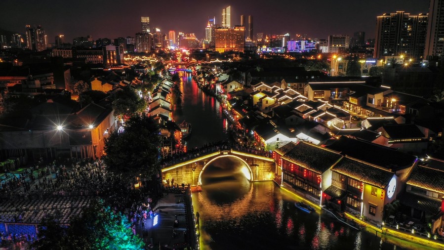 Night at the ancient canal in east China's Wuxi - Xinhua | English.news.cn