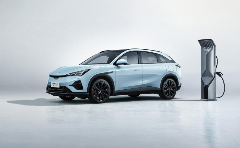 极狐新阿尔法T5正式上市：售价12.38万起 引领“5C超充平权时代”-新华网