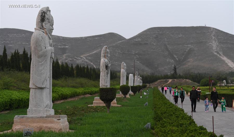 Tourists visit Qiaoling archaeological park in NW China - Xinhua ...