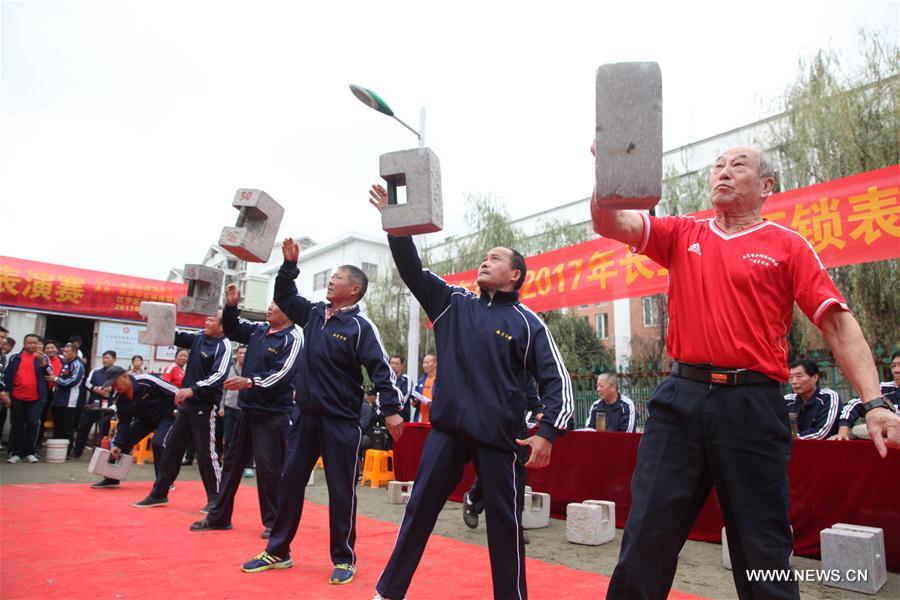 Stone Lock fitness competition held in Nanjing, China's Jiangsu ...