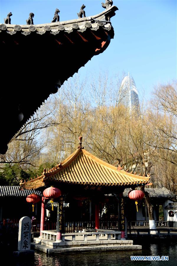 People visit Baotu Spring in E China's Shandong - Xinhua | English.news.cn