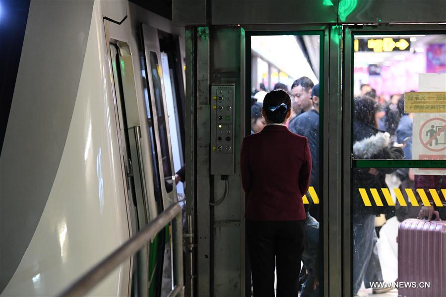 Pic story: Nanning metro driver Liu Huijun's journey in driving cab ...