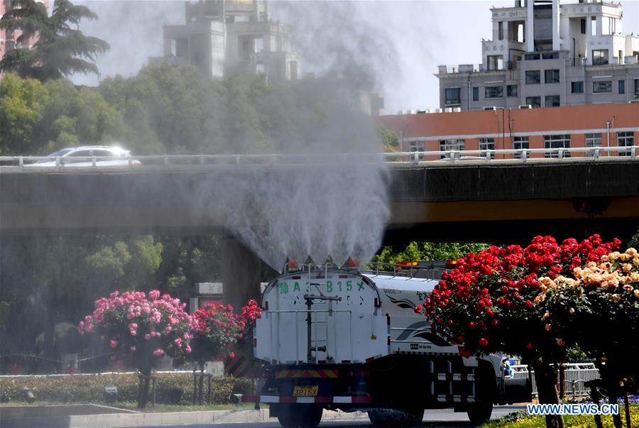 Zhengzhou issues red alert for high temperature - Xinhua | English.news.cn