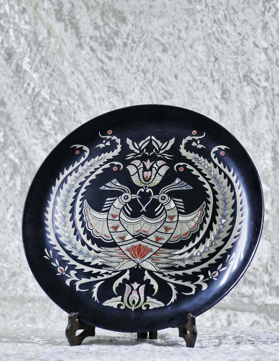 Chengdu lacquerware inheritor in southwest China's Sichuan - Xinhua ...