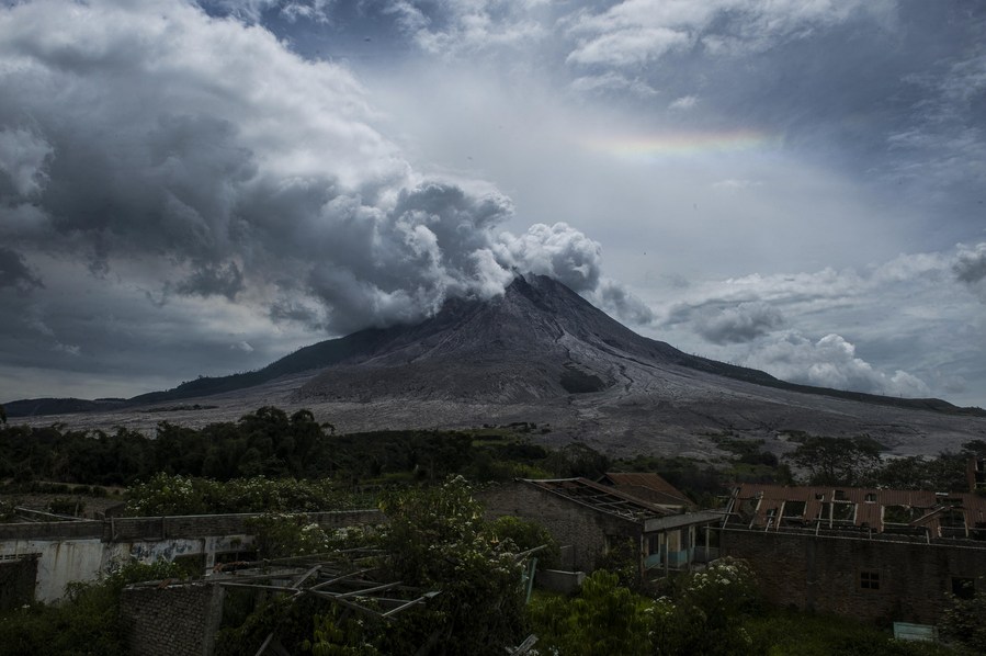 Asia Album: Rainbow glows over skyline as Indonesia's Mount Sinabung ...