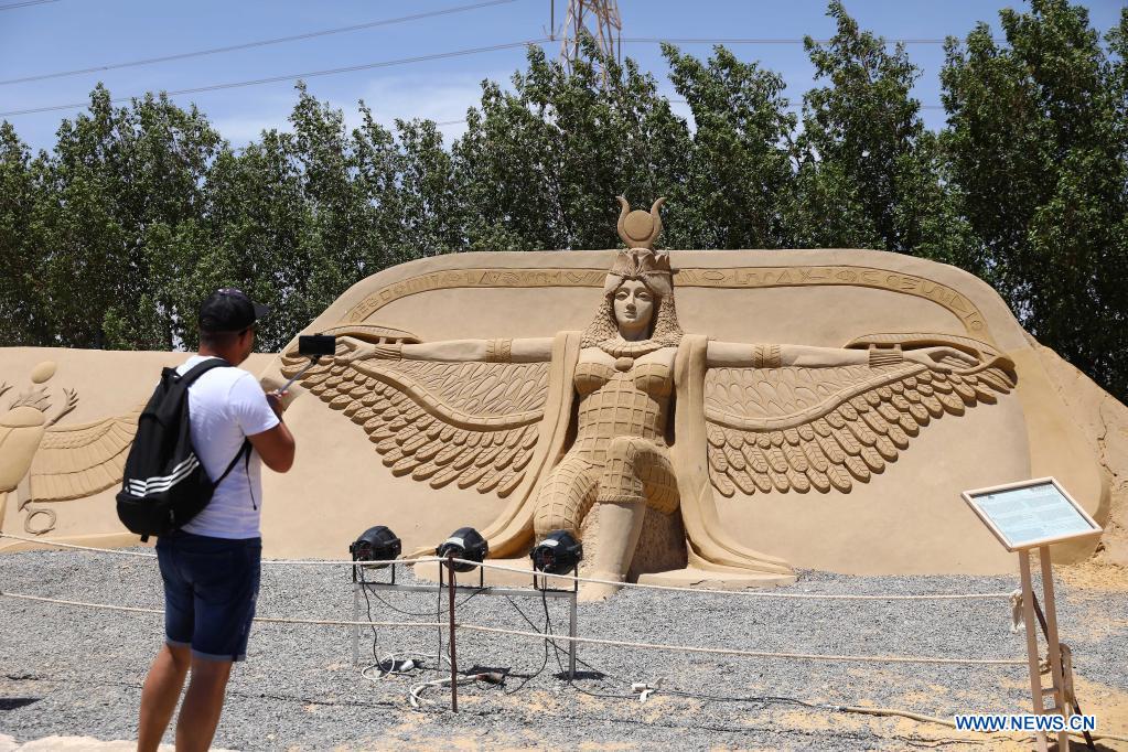 People visit sand sculptures in Hurghada, Egypt - Xinhua | English.news.cn