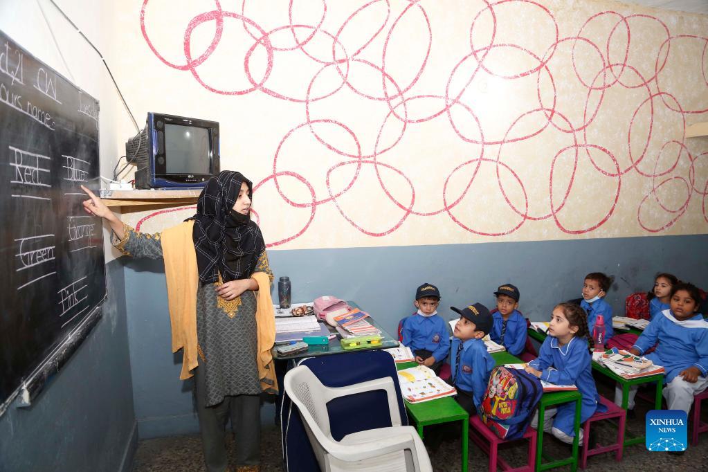 Feature: Pakistani students pay tribute to teachers for ensuring ...