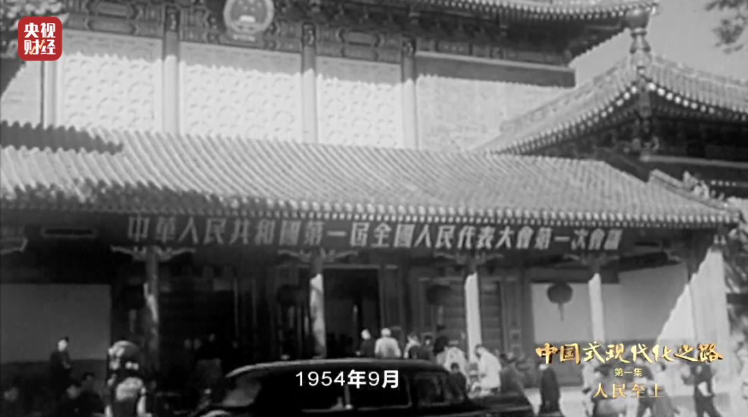 开国大典旗杆竟由水管焊接而成！从22.5米起步，中国发展达新高度-新华网