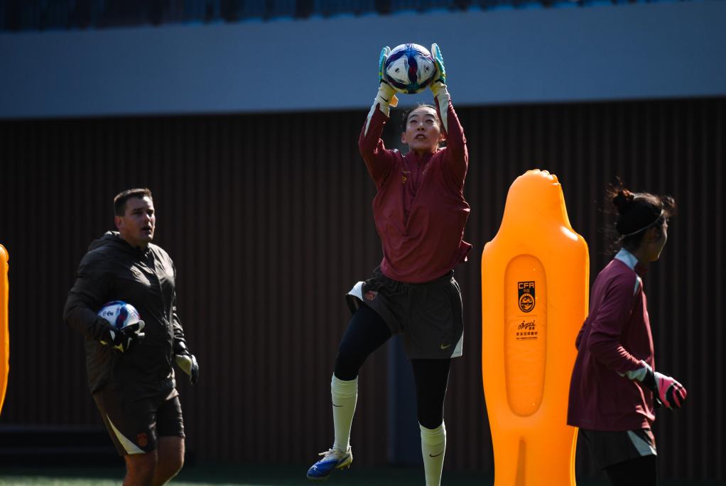 新闻分析：亚洲杯前，中国女足新年首训的两大挑战-新华网
