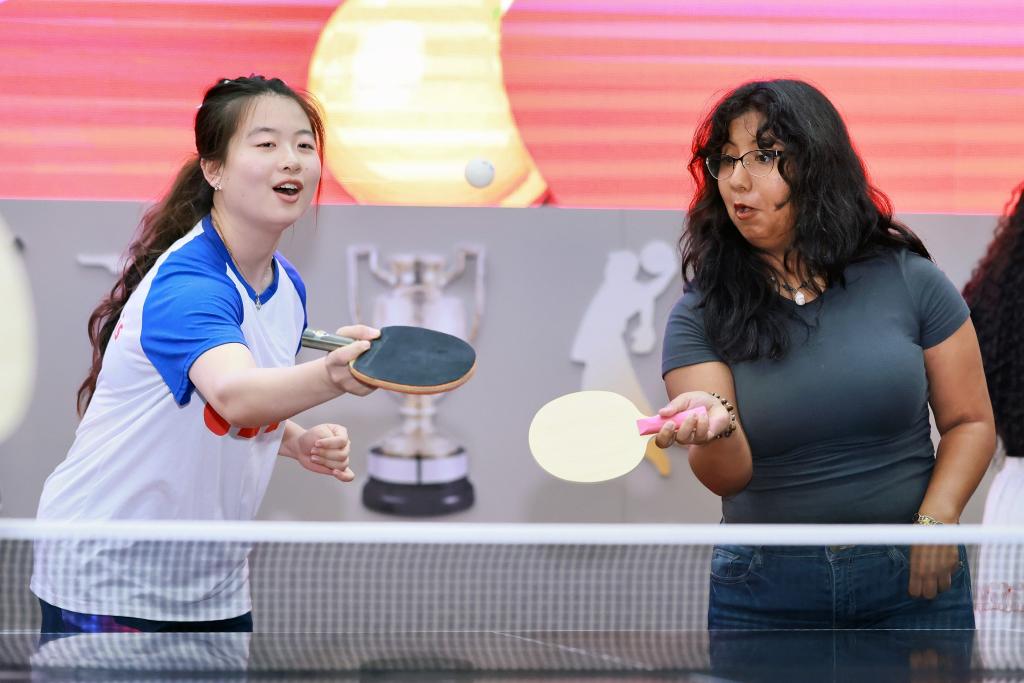 以球会友：中美青年共续“乒乓友谊”新章-新华网